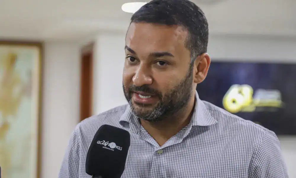 Aberson confirma compra de maracujá e defende videoaula no concurso ...
